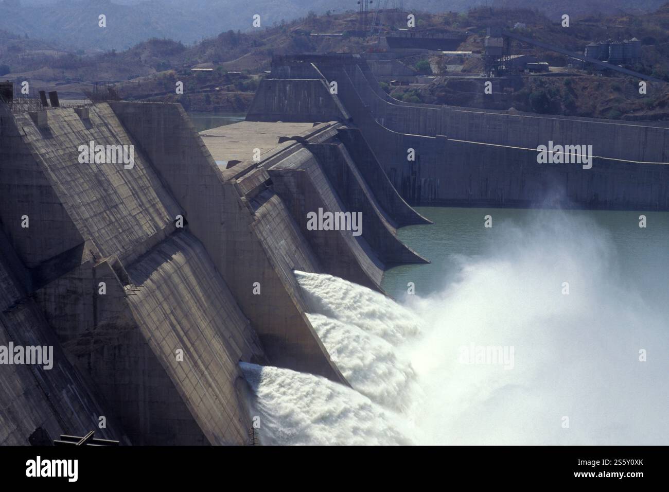 The Construction site of the Sardar Sarovar Dam at the Narmada River ...