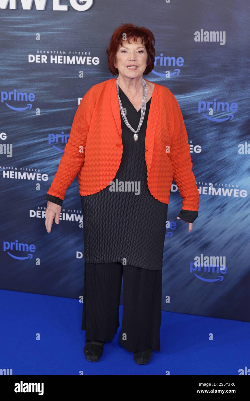 14.01.2025, Regina Ziegler zur Premiere von Sebastian Fitzek - Der ...