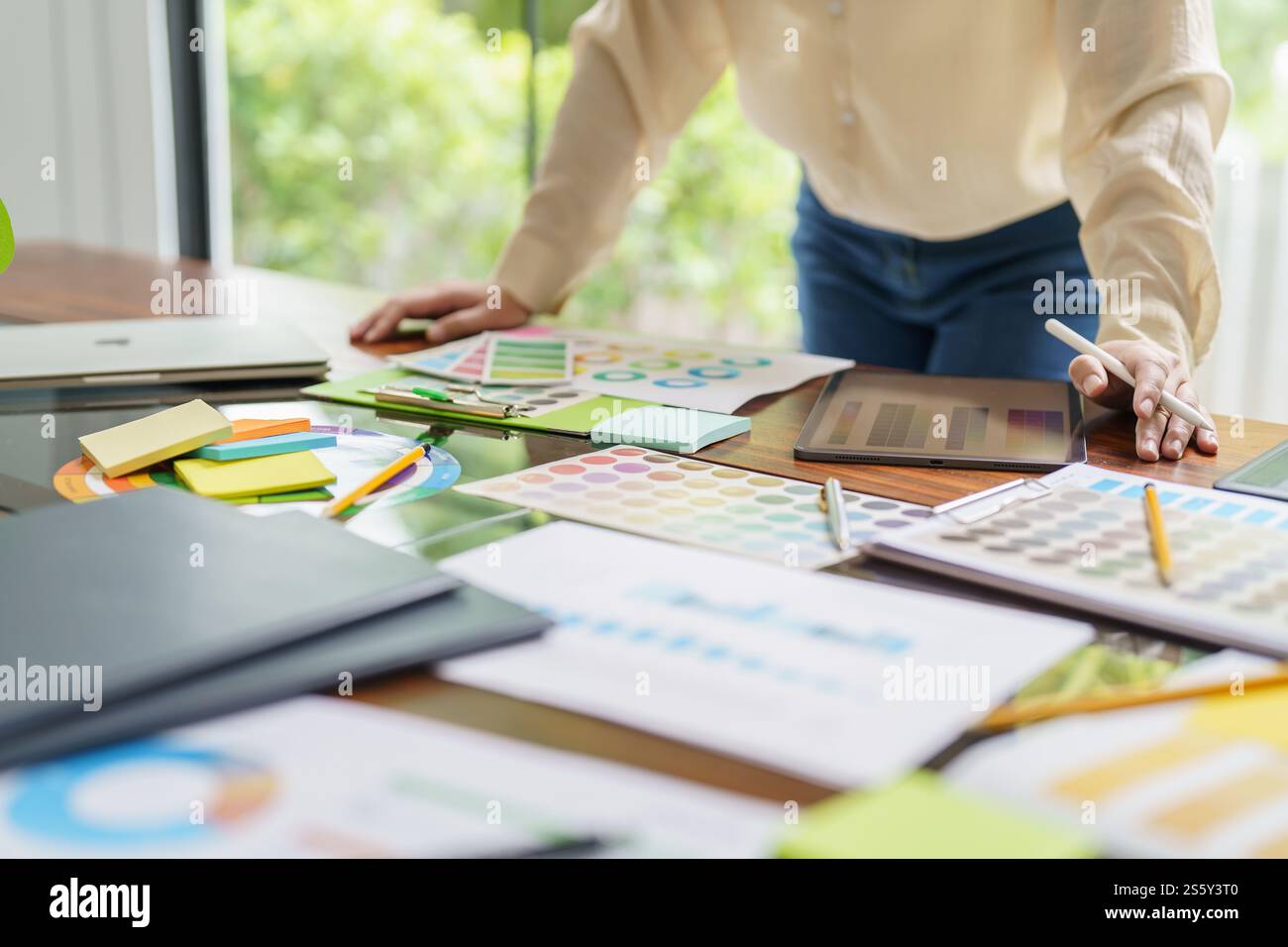 Creative idea Business female Artist Creative Designer sketch graphic ...