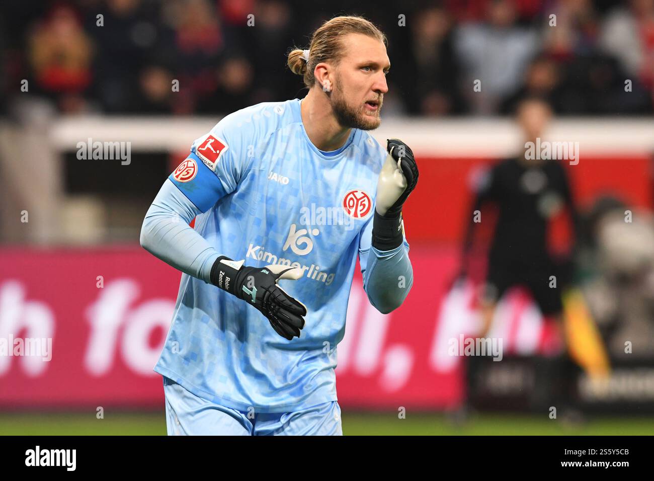 Torhueter Robin Zentner ( FSV Mainz 05 ). GER, Bayer 04 Leverkusen vs 1 ...
