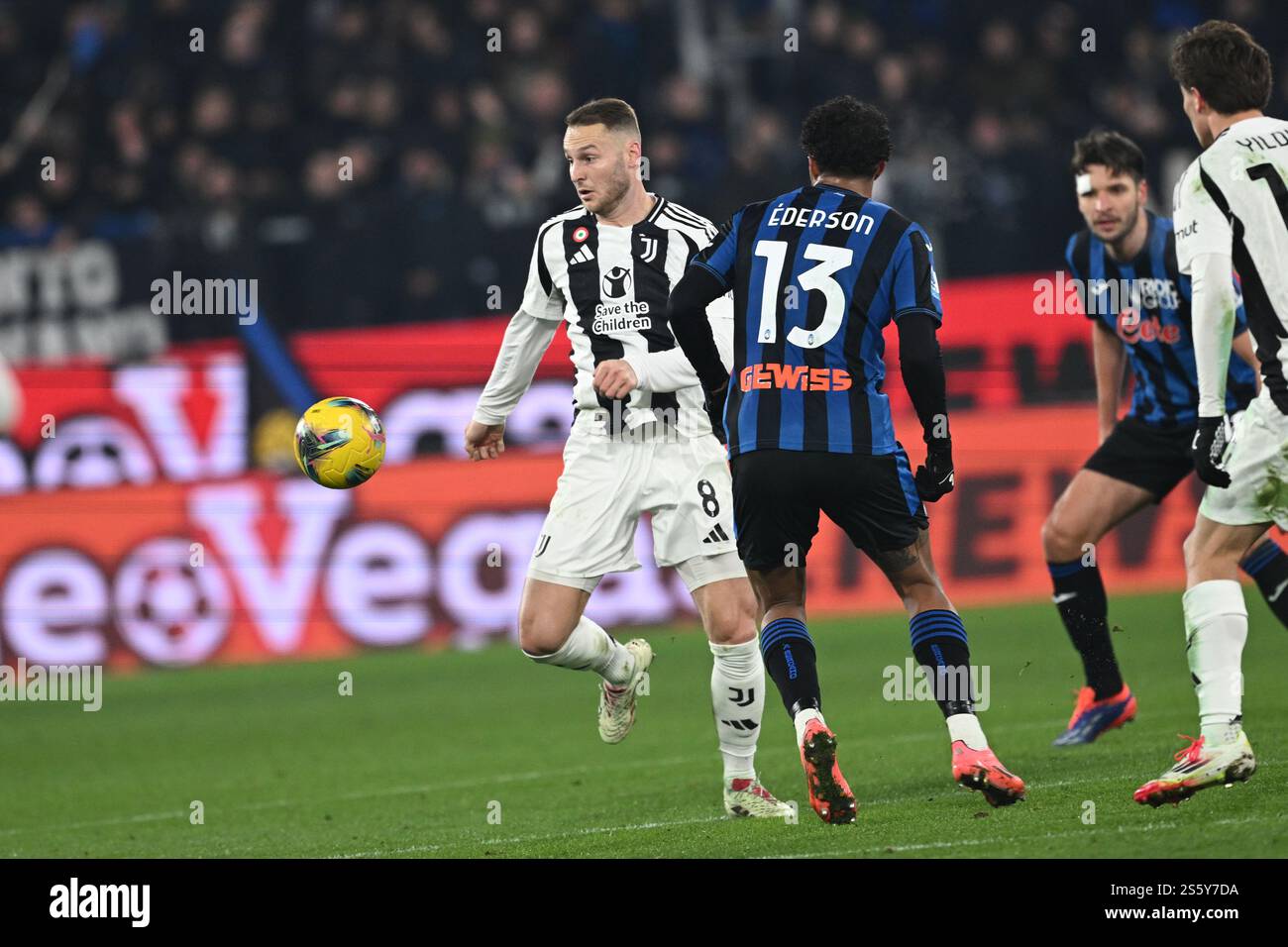 Teun Koopmeiners (Juventus)Jose Ederson (Atalanta) during the Italian ...
