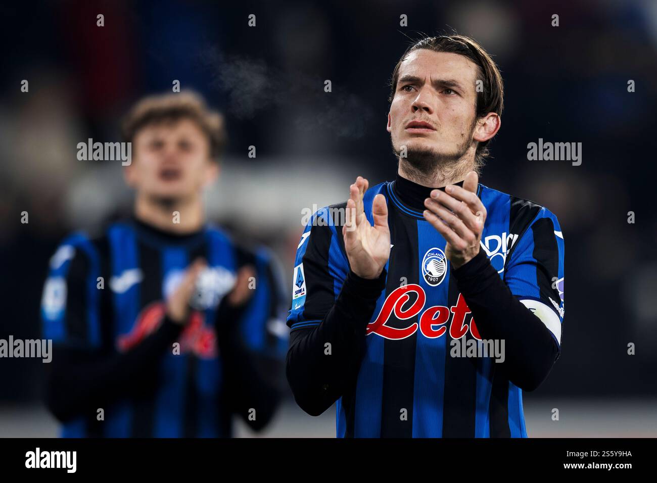 Bergamo, Italy. 14 January 2025. Marten de Roon of Atalanta BC gestures ...