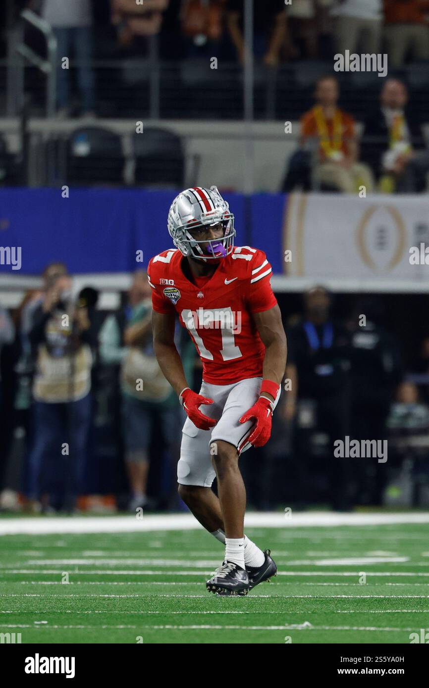 Ohio State wide receiver Carnell Tate (17) lines up for the snap during ...
