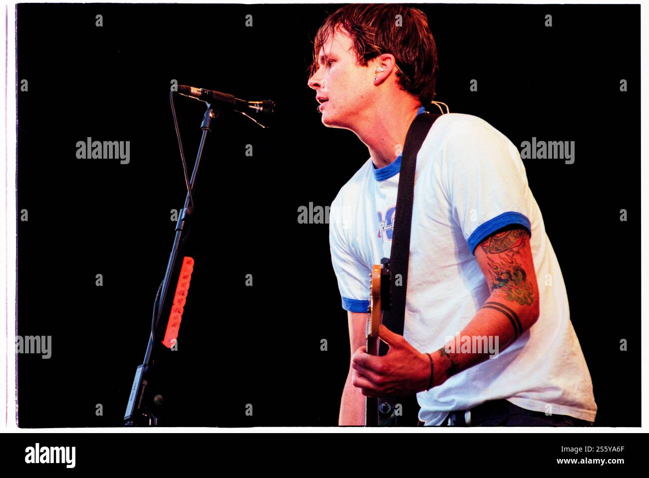 BLINK-182, READING FESTIVAL, 2000: Tom DeLonge singer and guitarist of ...