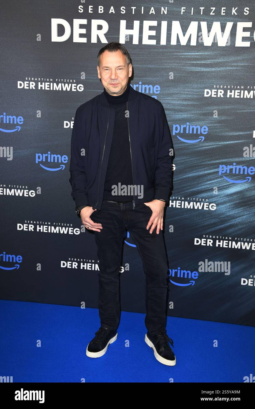 Sebastian Fitzek bei „Der Heimweg“ Film Premiere am 14.01.2025 in ...