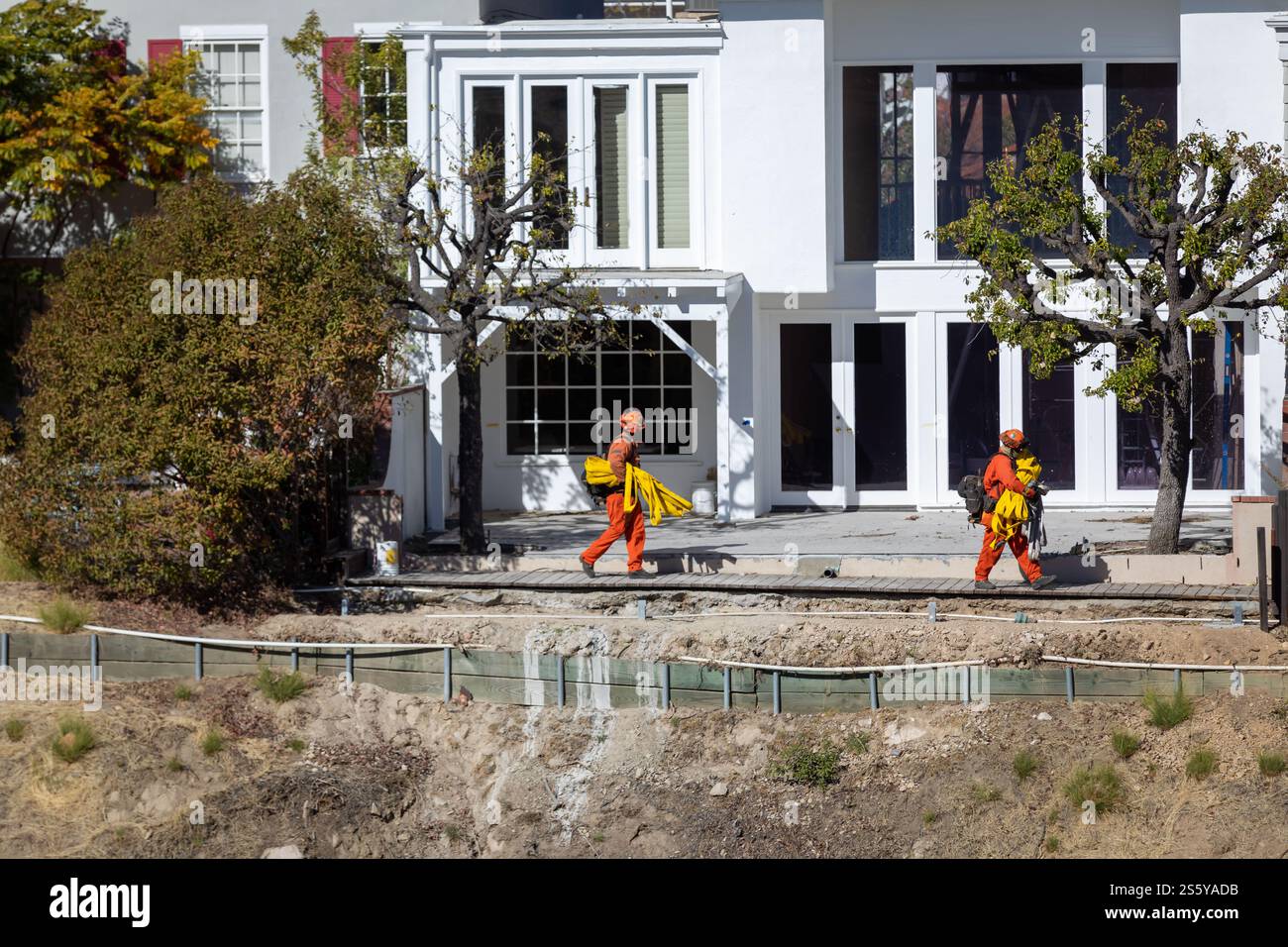Los Angeles, California, USA. 14th Jan, 2025. Inmates from California's ...