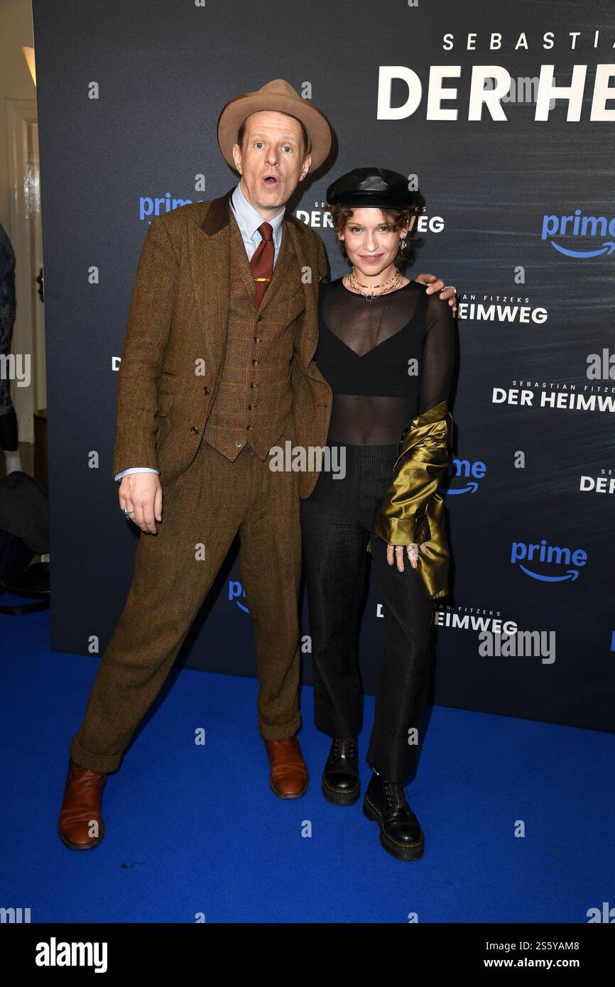 Alexander Scheer und Kristin Suckow bei „Der Heimweg“ Film Premiere am ...