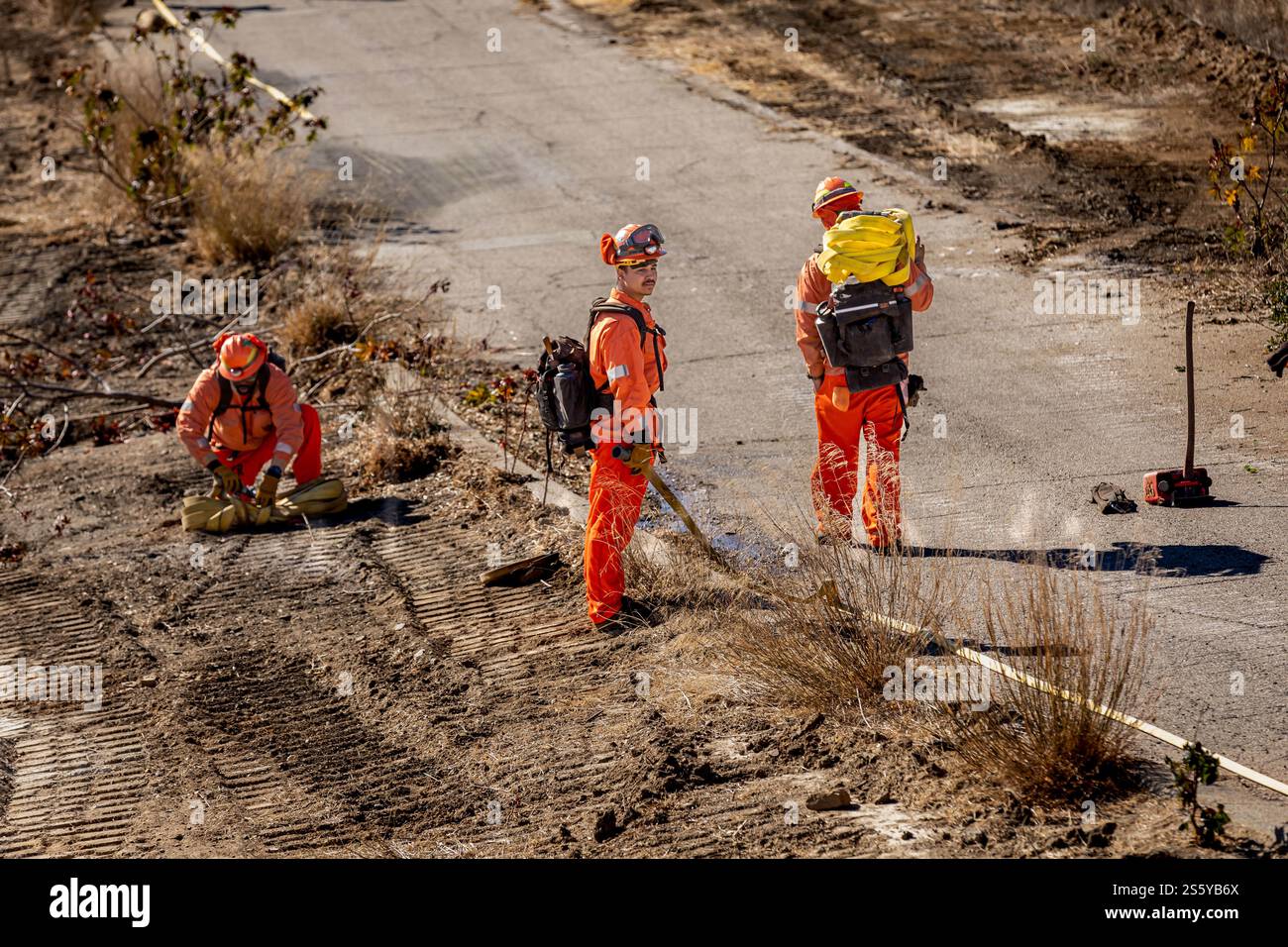 Los Angeles, California, USA. 14th Jan, 2025. Inmates from California's ...
