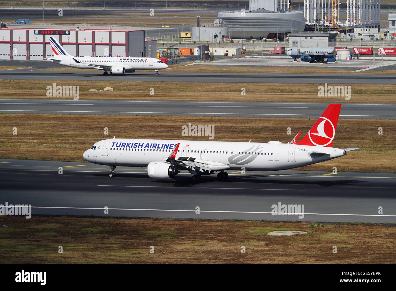 ISTANBUL, TURKIYE - JUNE 29, 2024: Turkish Airlines Airbus A321-271NX (9095) landing to Istanbul ...