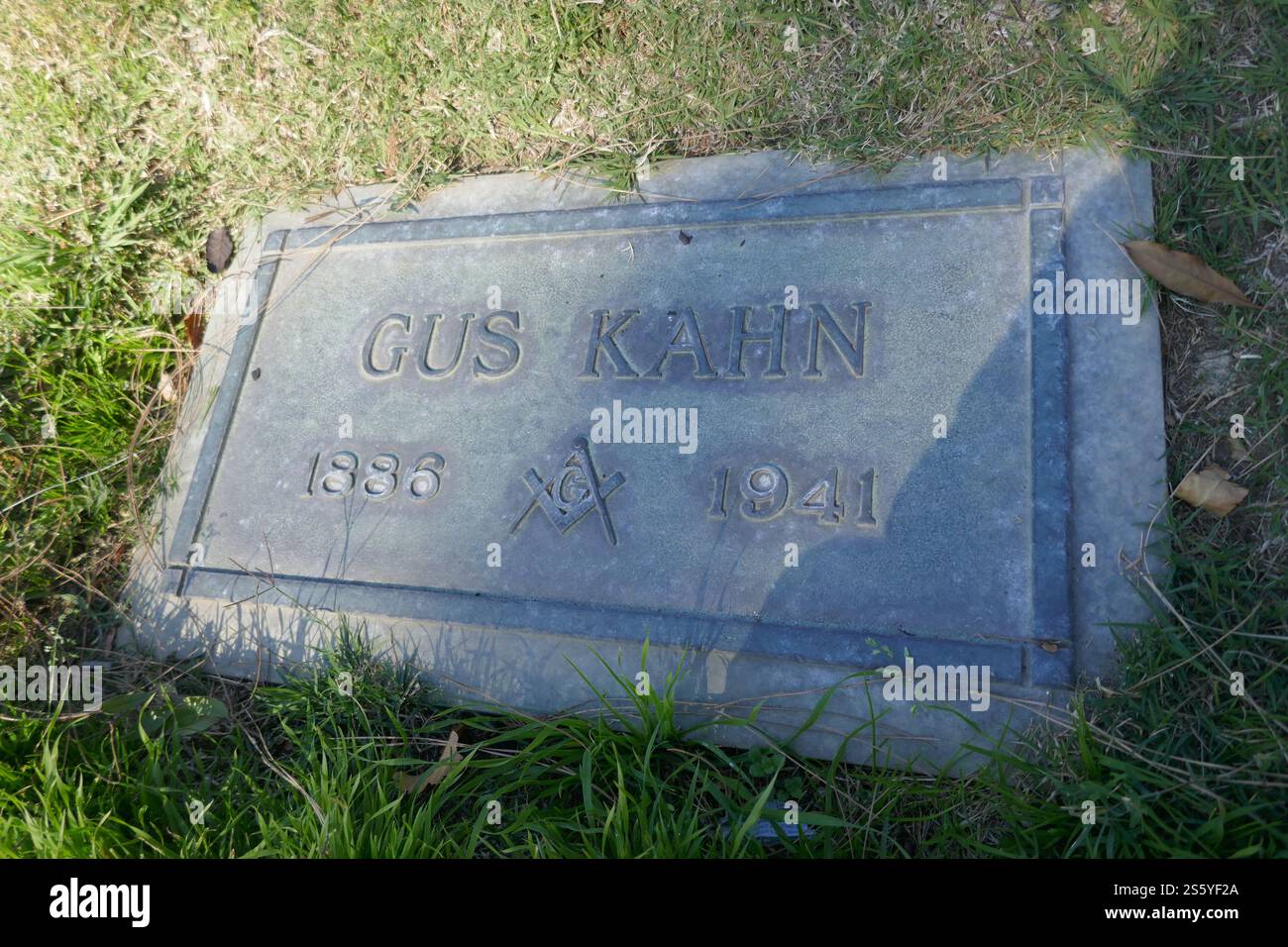 Glendale, California, USA 13th January 2025 Lyricist Gus Kahn Grave in Whispering Pines at ...