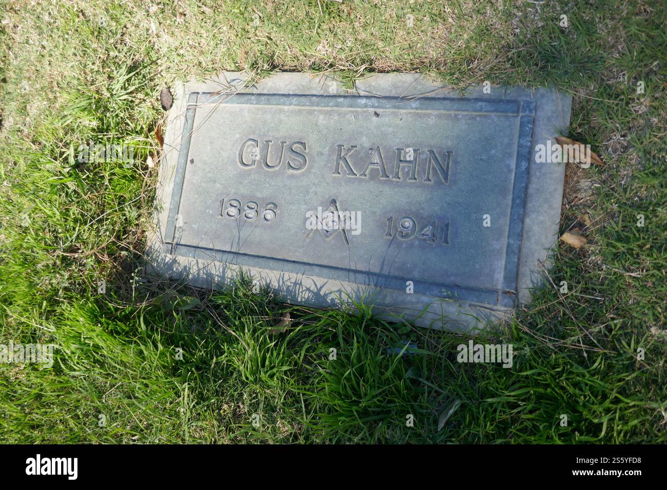 Glendale, California, USA 13th January 2025 Lyricist Gus Kahn Grave in ...
