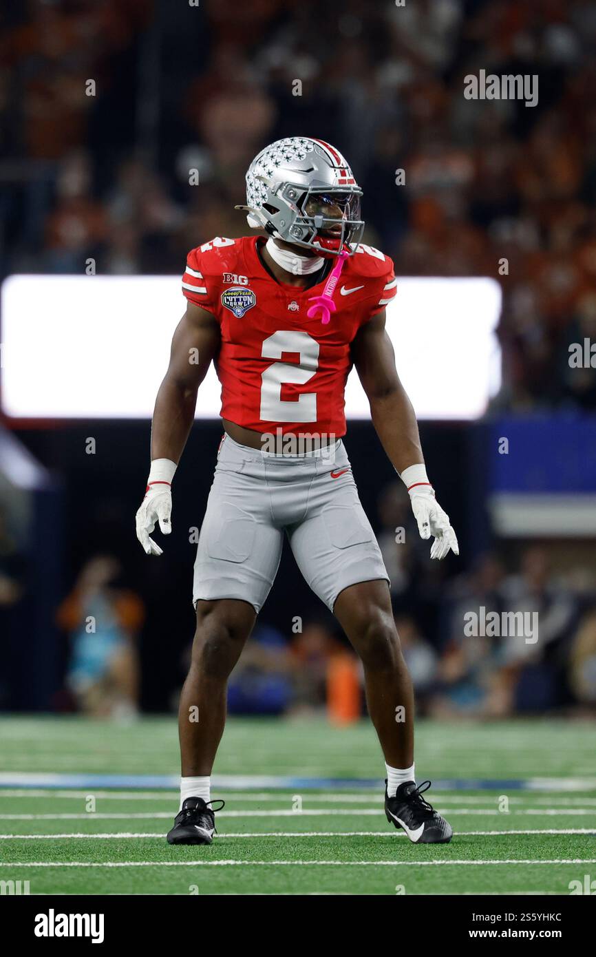 Ohio State defensive back Caleb Downs (2) lines up for the snap during ...