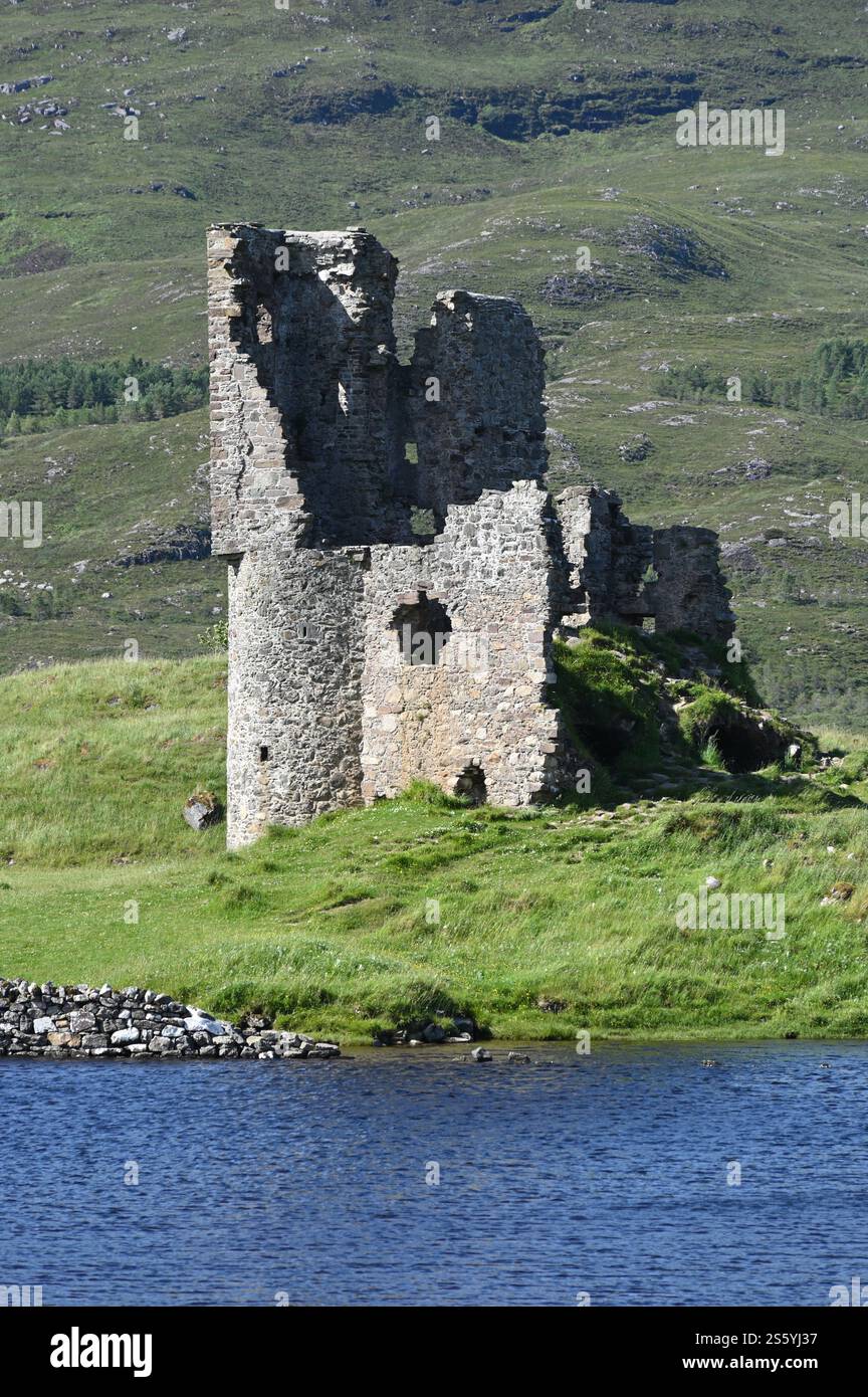 The ruins of Ardvreck Castle Loch Assynt, Sutherland, Scotland, UK ...