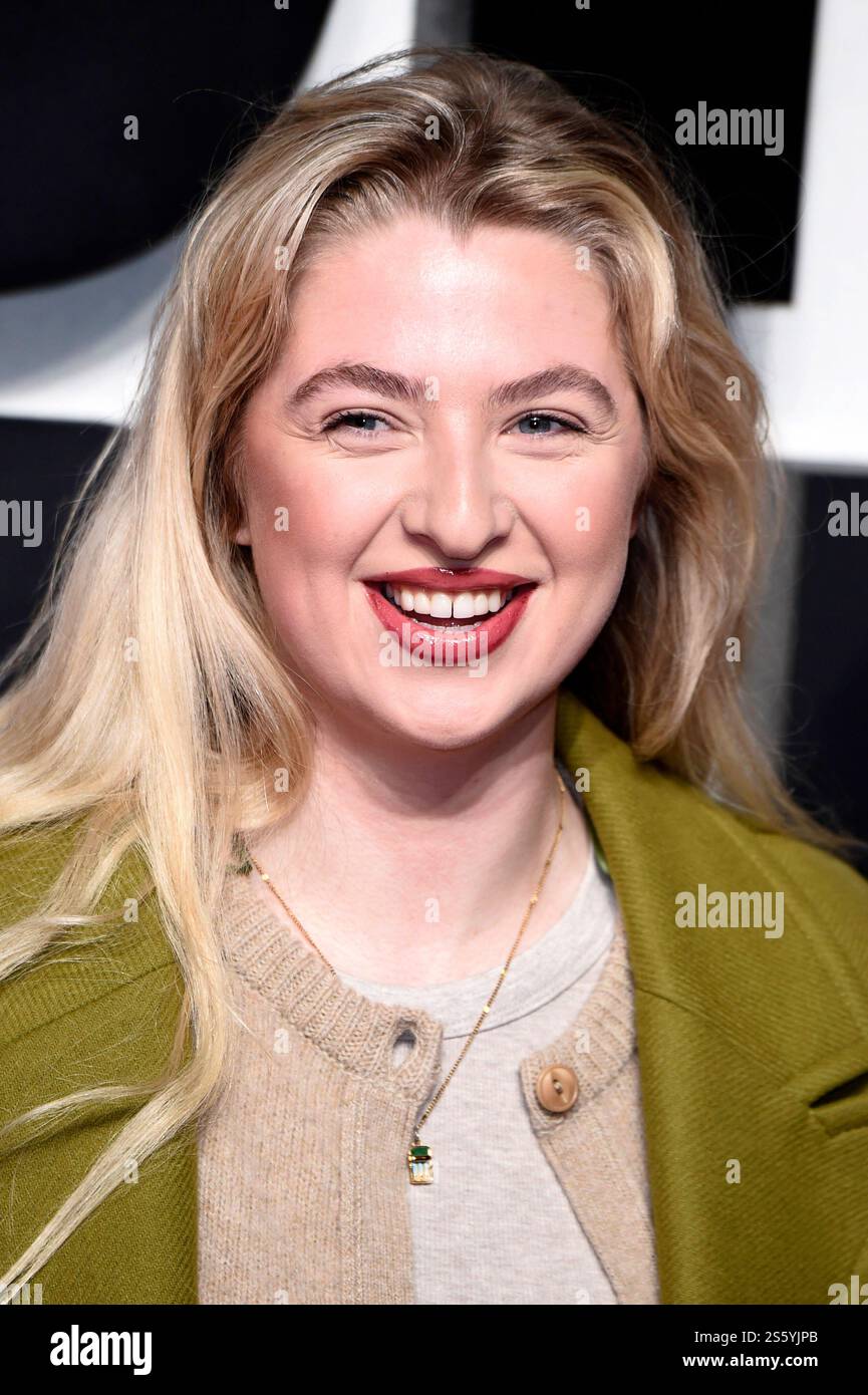 Anais Gallagher bei der Premiere des Kinofilms A Complete Unknown im ...