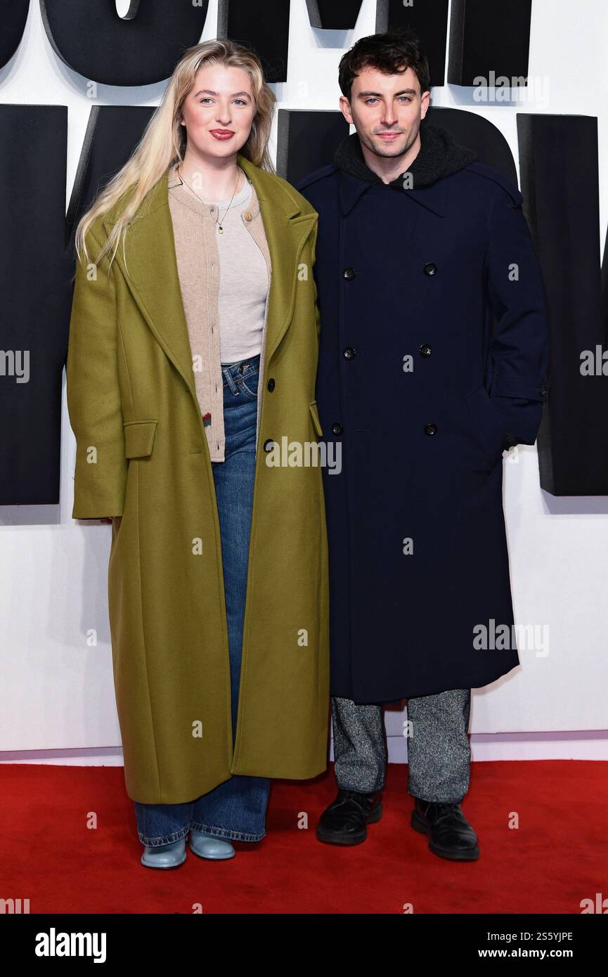 Anais Gallagher und Isaac Gryn bei der Premiere des Kinofilms A ...