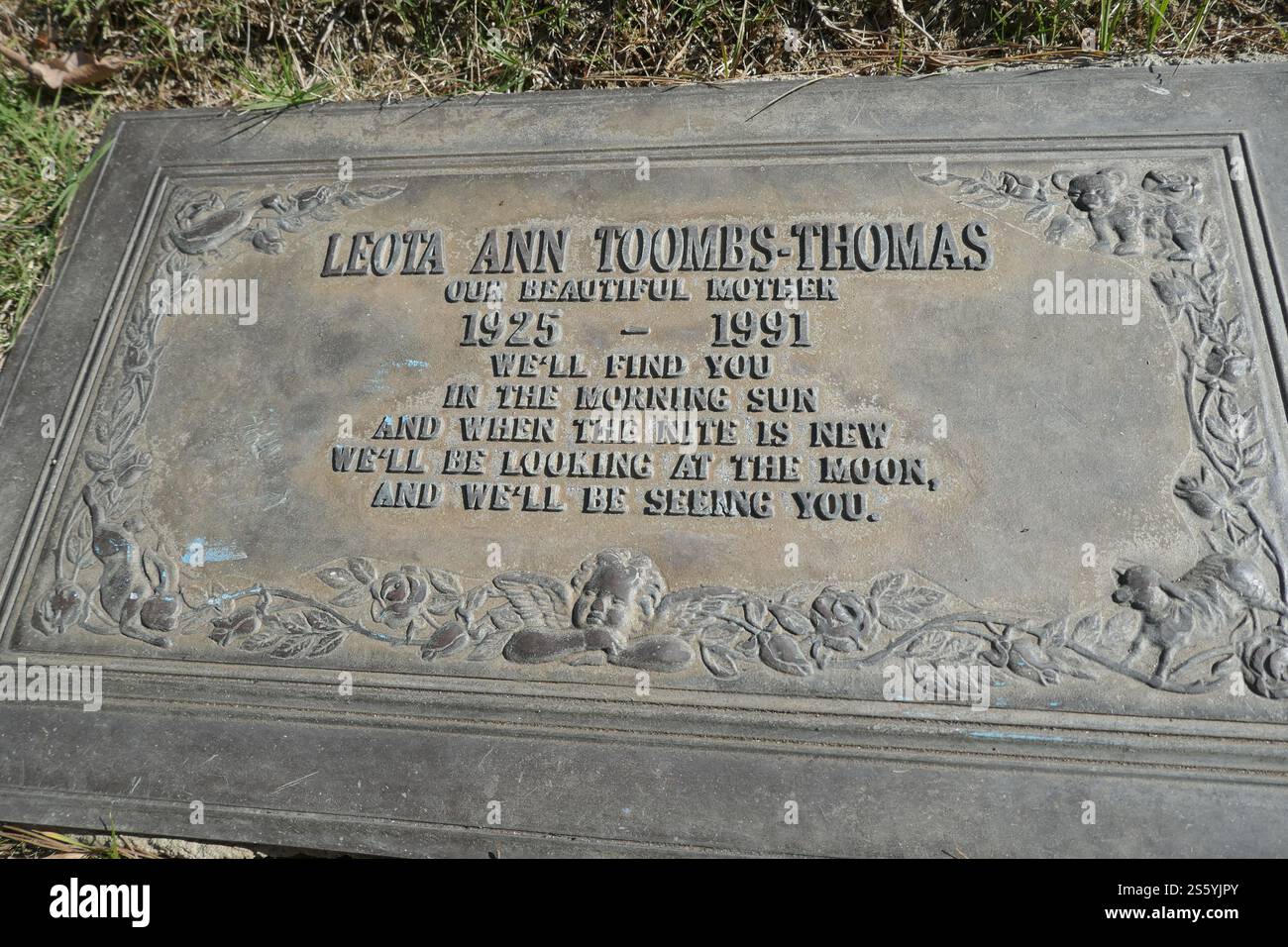 Glendale, California, USA 13th January 2025 Leota Ann Wharton Toombs-Thomas Grave in Cathedral ...