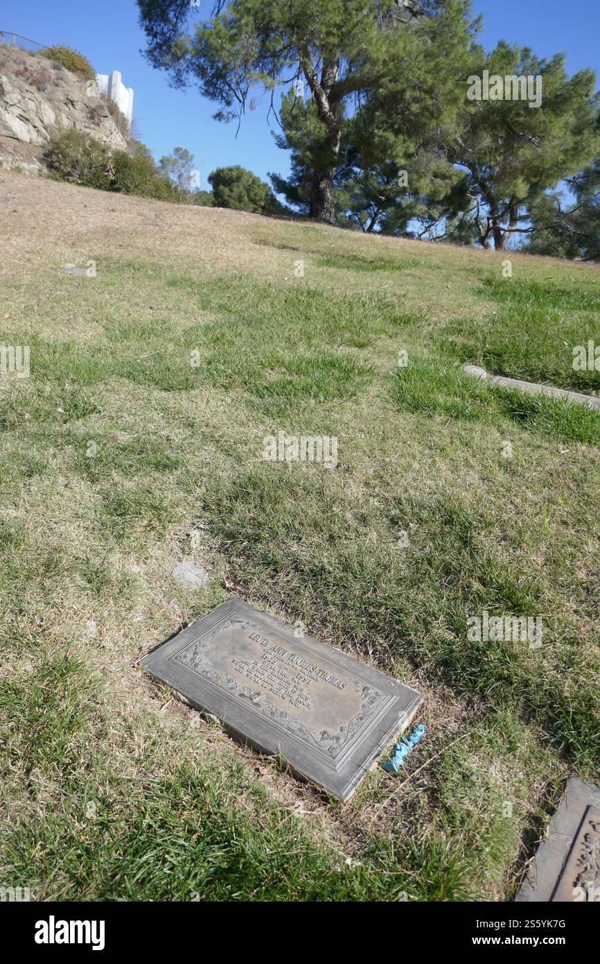 Glendale, California, USA 13th January 2025 Leota Ann Wharton Toombs-Thomas Grave in Cathedral ...
