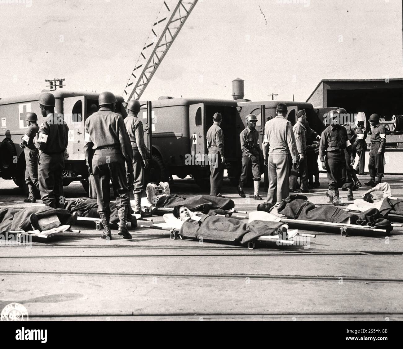 Medicine in Wartime - Soldiers on stretchers await ambulances to take ...