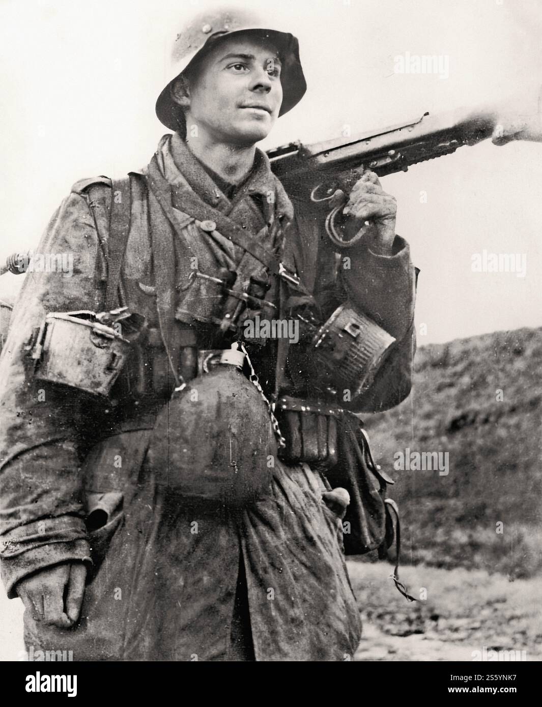 A german soldier of a Luftwaffe Field Division with a MG 42 in Italy ...