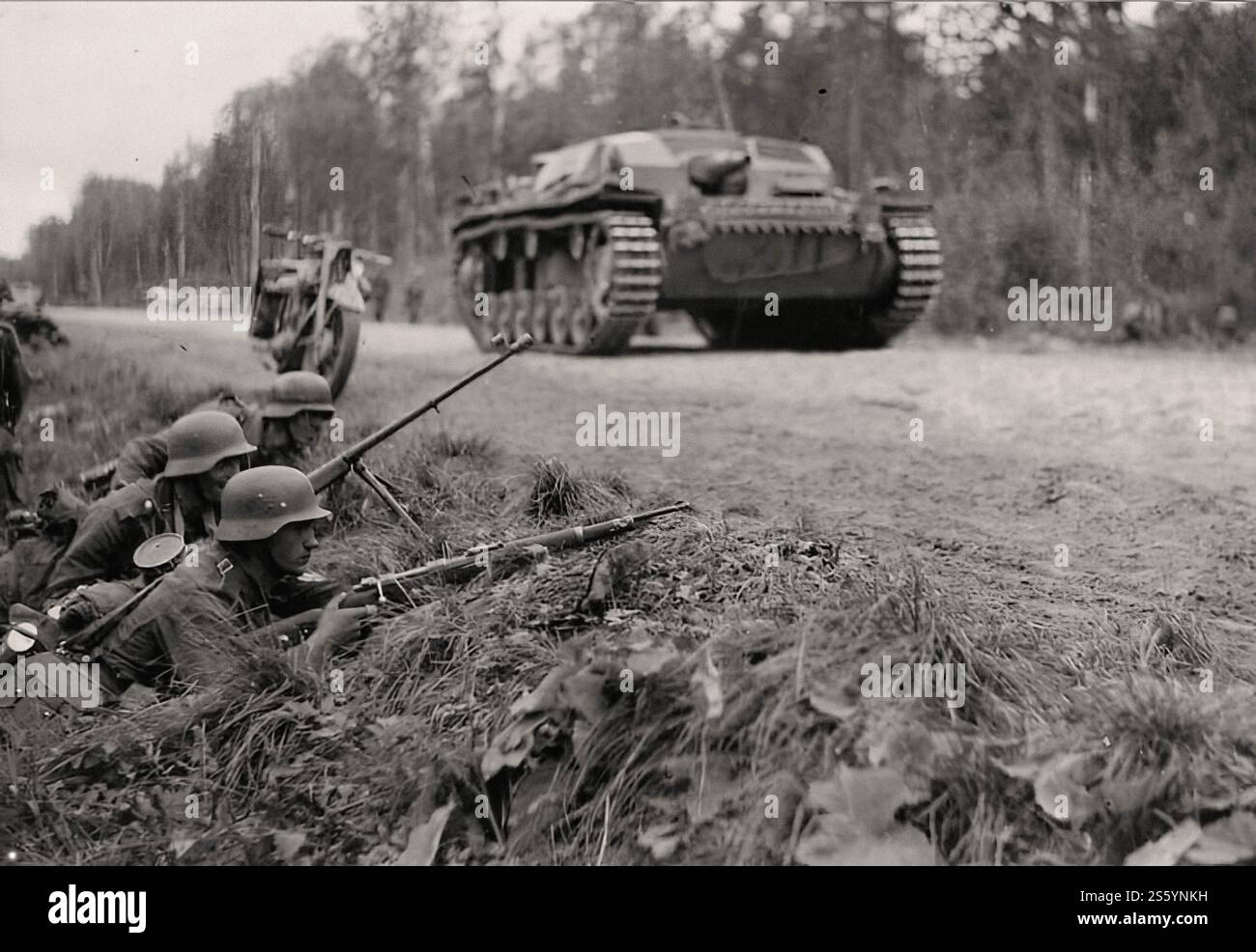 Assault gun StuG III passes is lying on the side of the soldiers ...