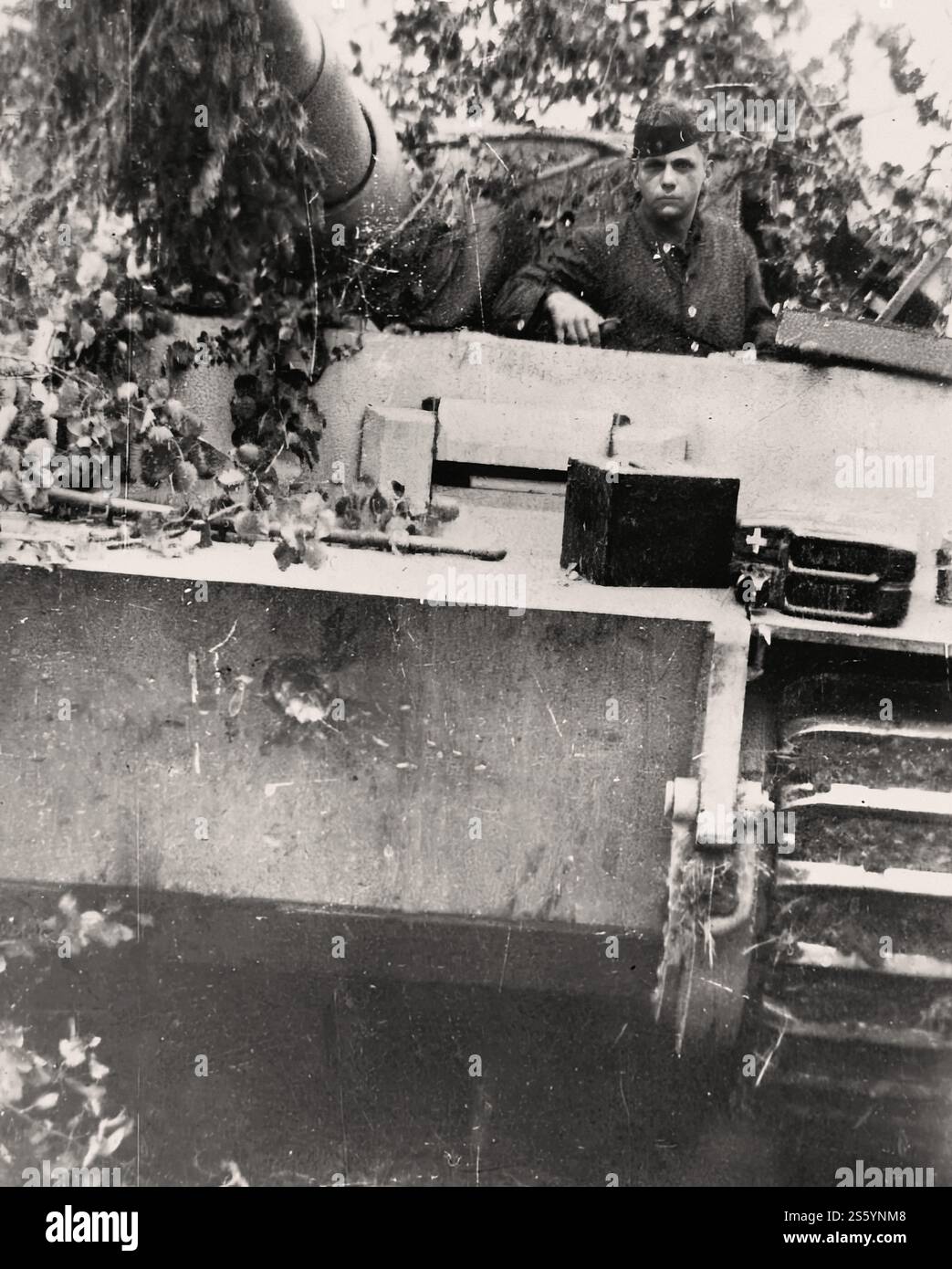 Back from an engagement, this Tiger of the schwere Panzer-Abteilung 502 ...