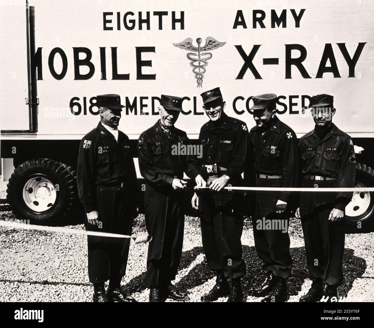 Medicine in Wartime - New Army Mobile X-Ray Unit, Korea - Historical ...