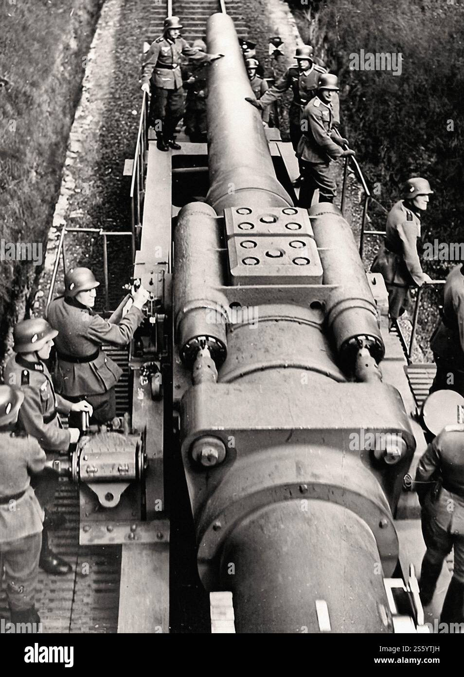Railway gun prepares for the invasion of Poland September 1939 ...