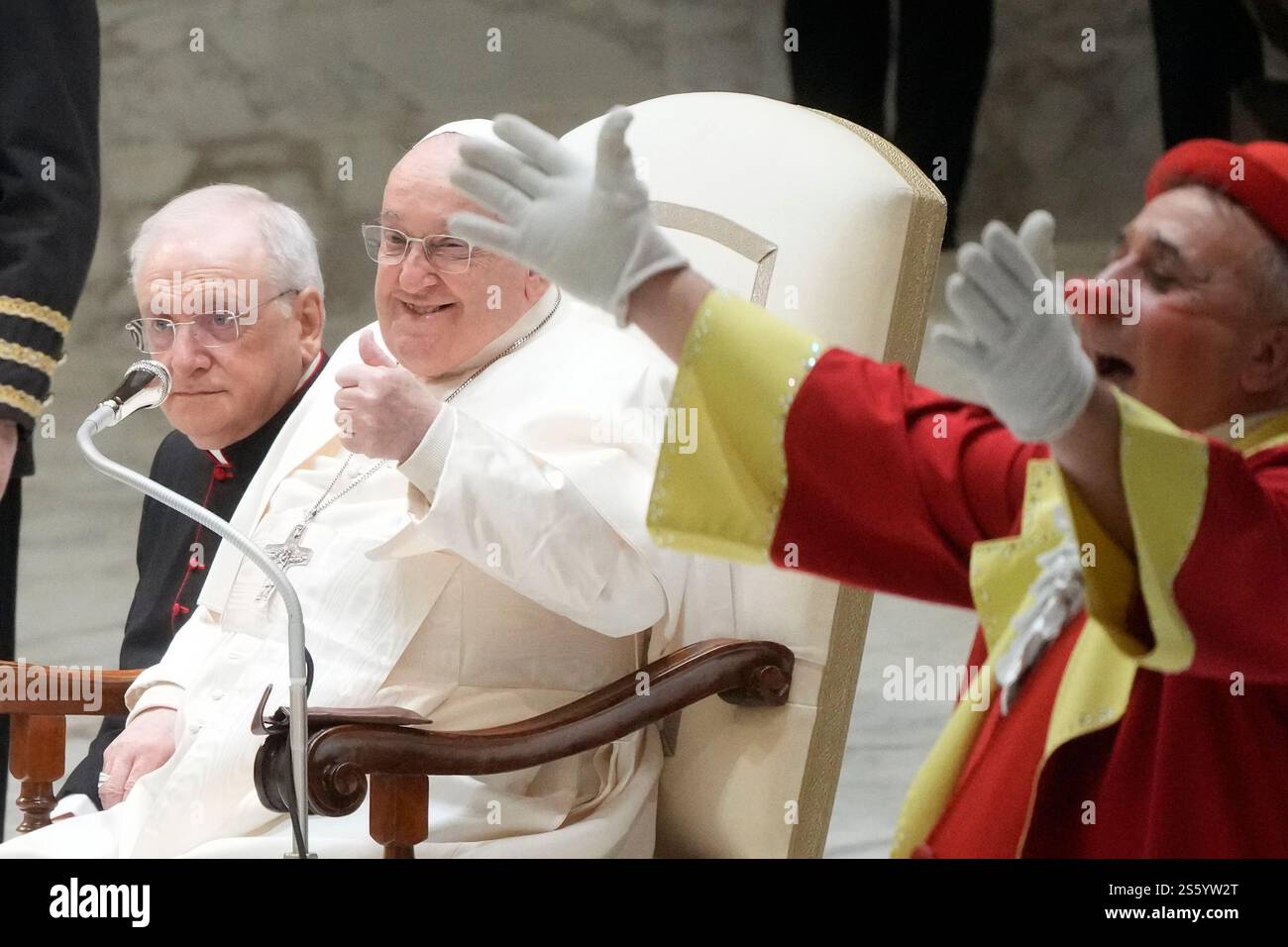 Pope Francis gives the thumb up sign to Circus artists at the end of ...