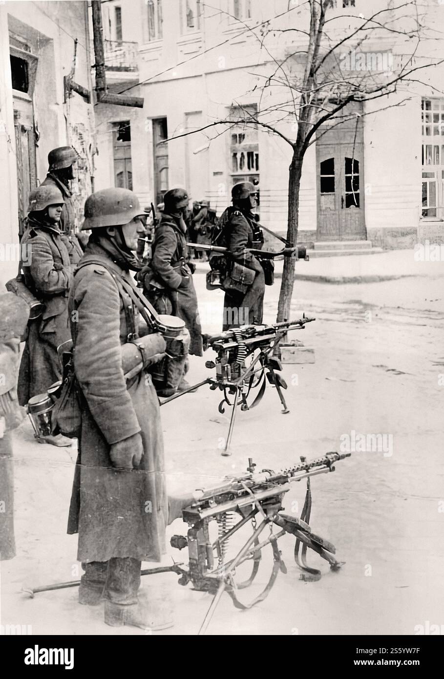 German soldiers machine gun crimea hi-res stock photography and images ...