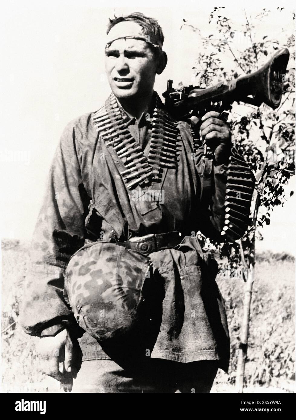 Waffen-SS soldier mit MG-34 - Historical document, photographer unknow Stock Photo - Alamy