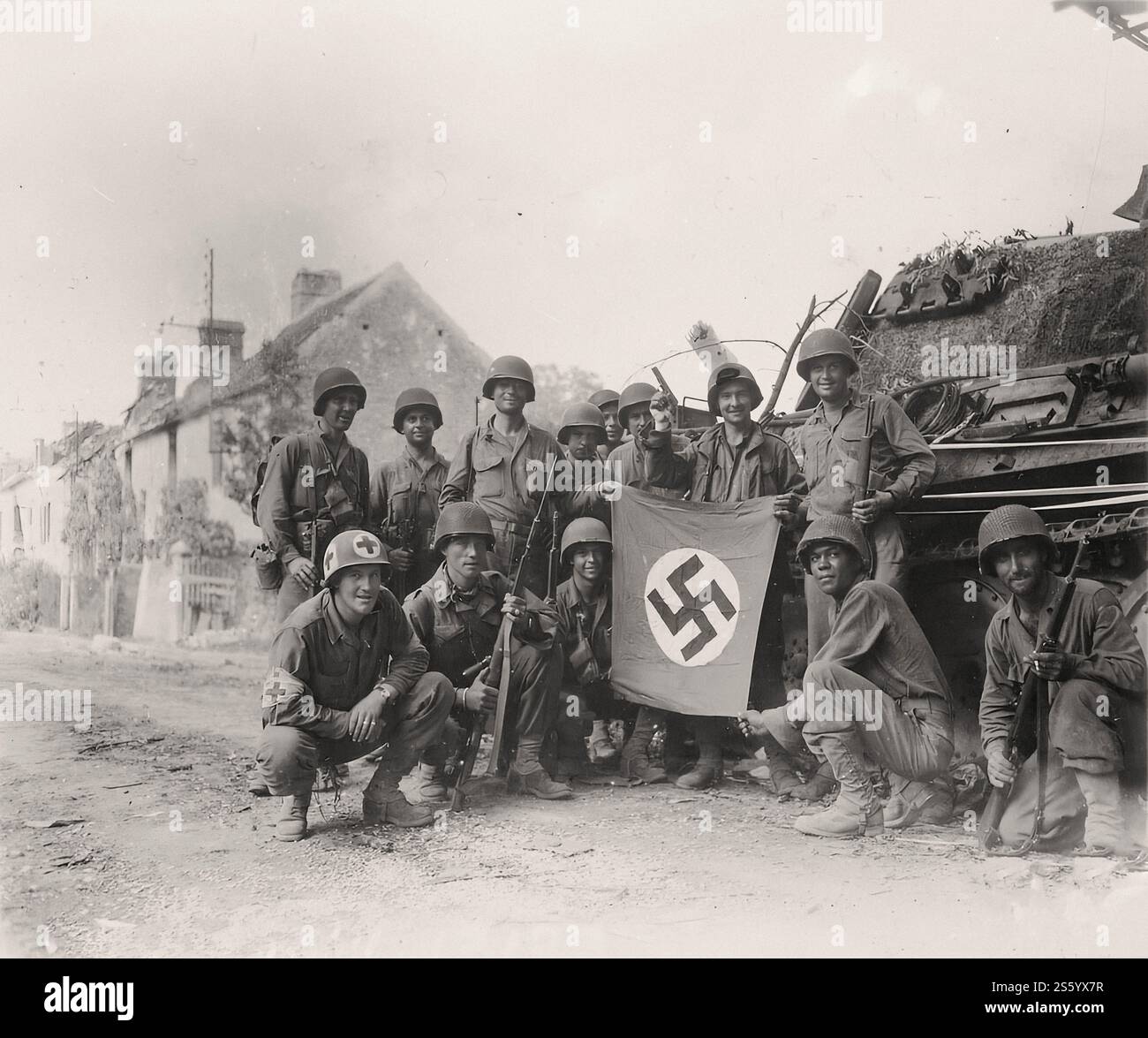 American soldier and a captured Nazi flag near a Tiger II - Historical ...