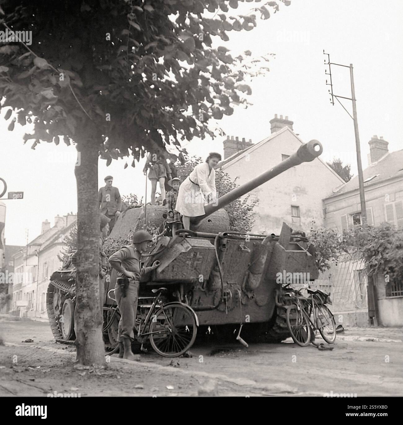 French woman and americans soldiers on a Panther, somewhere in France ...