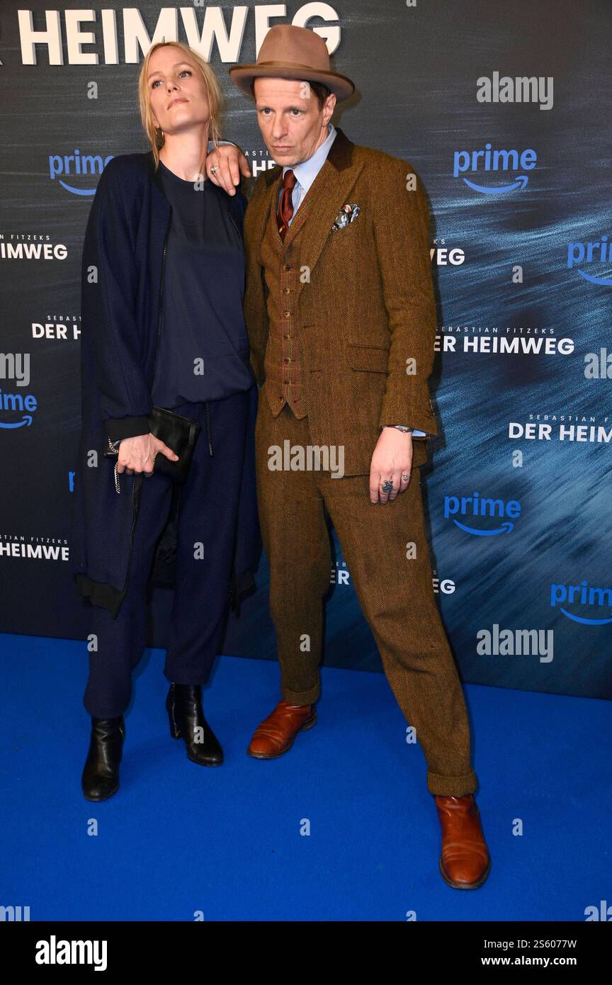Isabel Thierauch und Alexander Scheer bei der Premiere des Amazon Prime ...