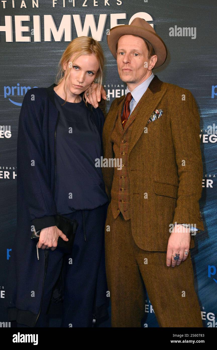 Isabel Thierauch und Alexander Scheer bei der Premiere des Amazon Prime ...