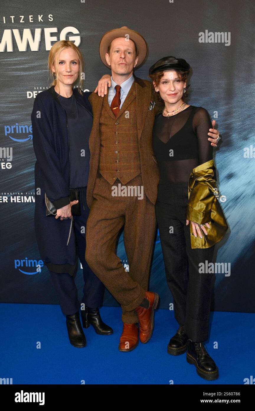 Isabel Thierauch, Alexander Scheer und Kristin Suckow bei der Premiere ...