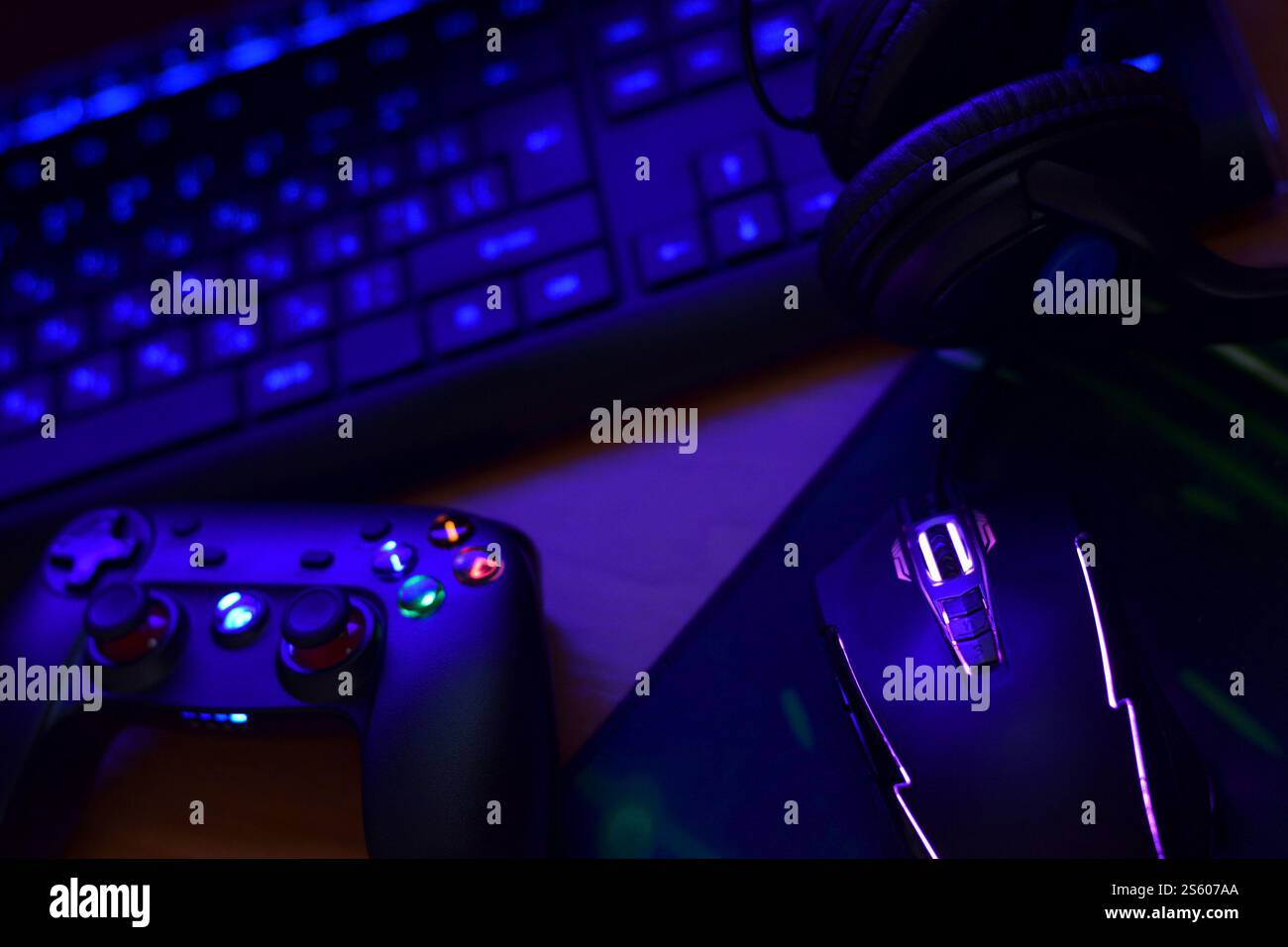 Playing fps game controller close hi-res stock photography and images ...