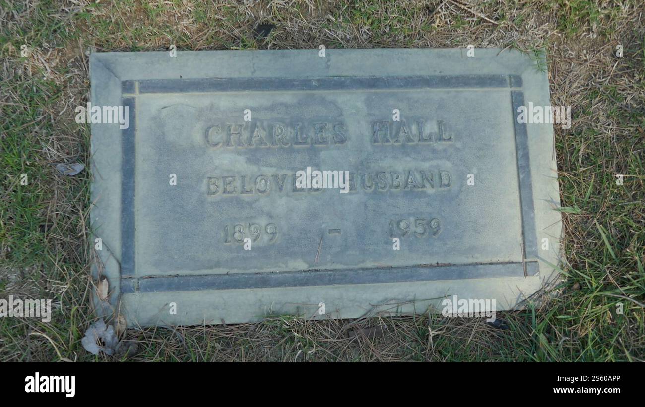 Glendale, California, USA 13th January 2025 Actor Charlie Hall Grave in ...