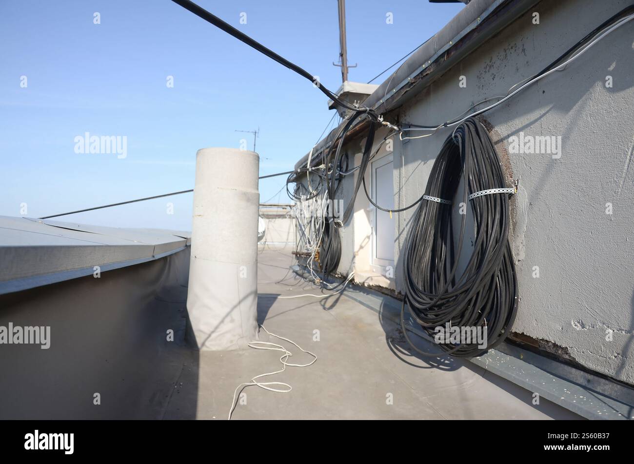 Amplify tv and internet system coaxial cables and fiber optic cable ...