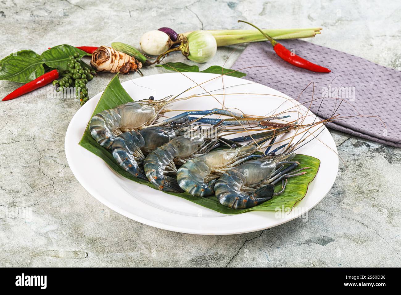 Raw blue river prawn in the plate for cooking Stock Photo - Alamy