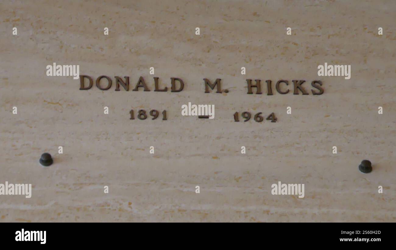 Glendale, California, USA 13th January 2025 Actor Don Hicks Grave in Court of Freedom, Freedom ...