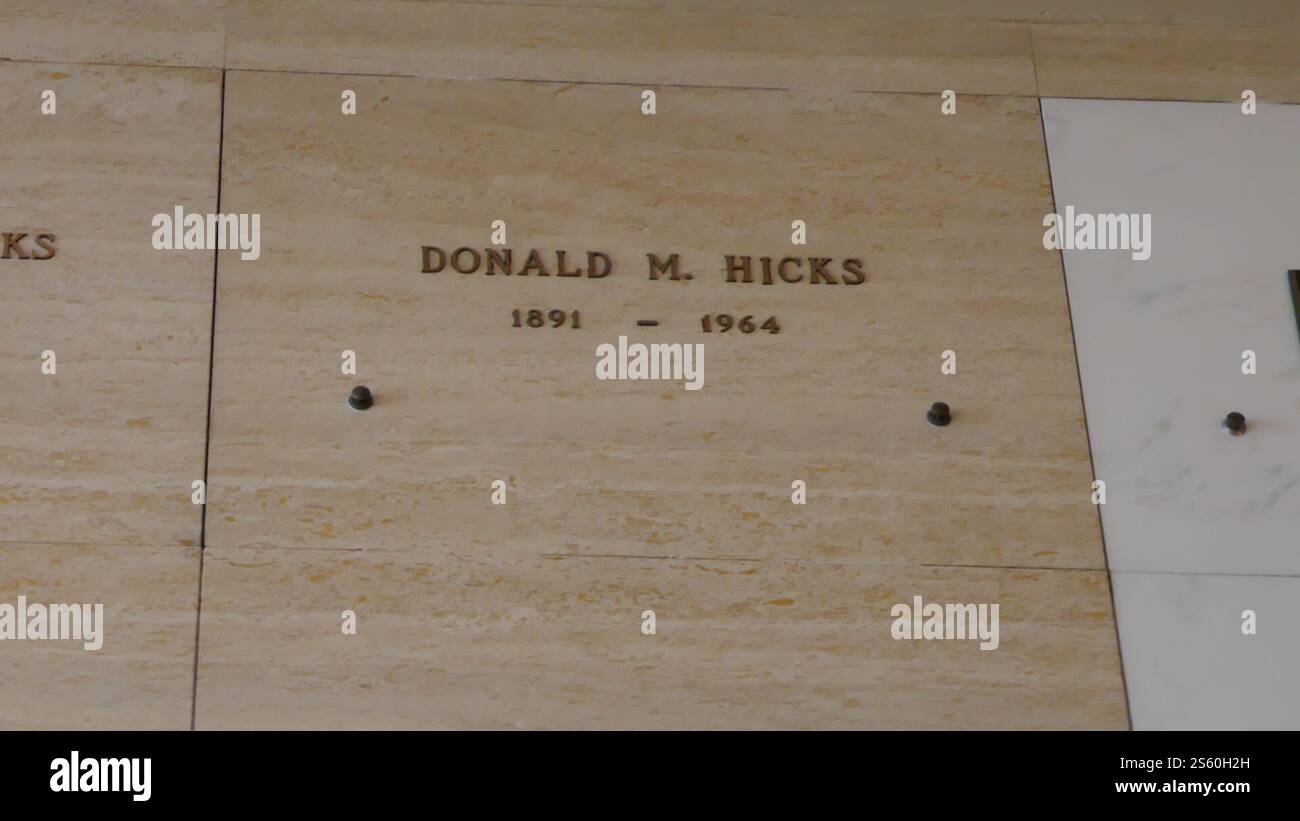 Glendale, California, USA 13th January 2025 Actor Don Hicks Grave in Court of Freedom, Freedom ...