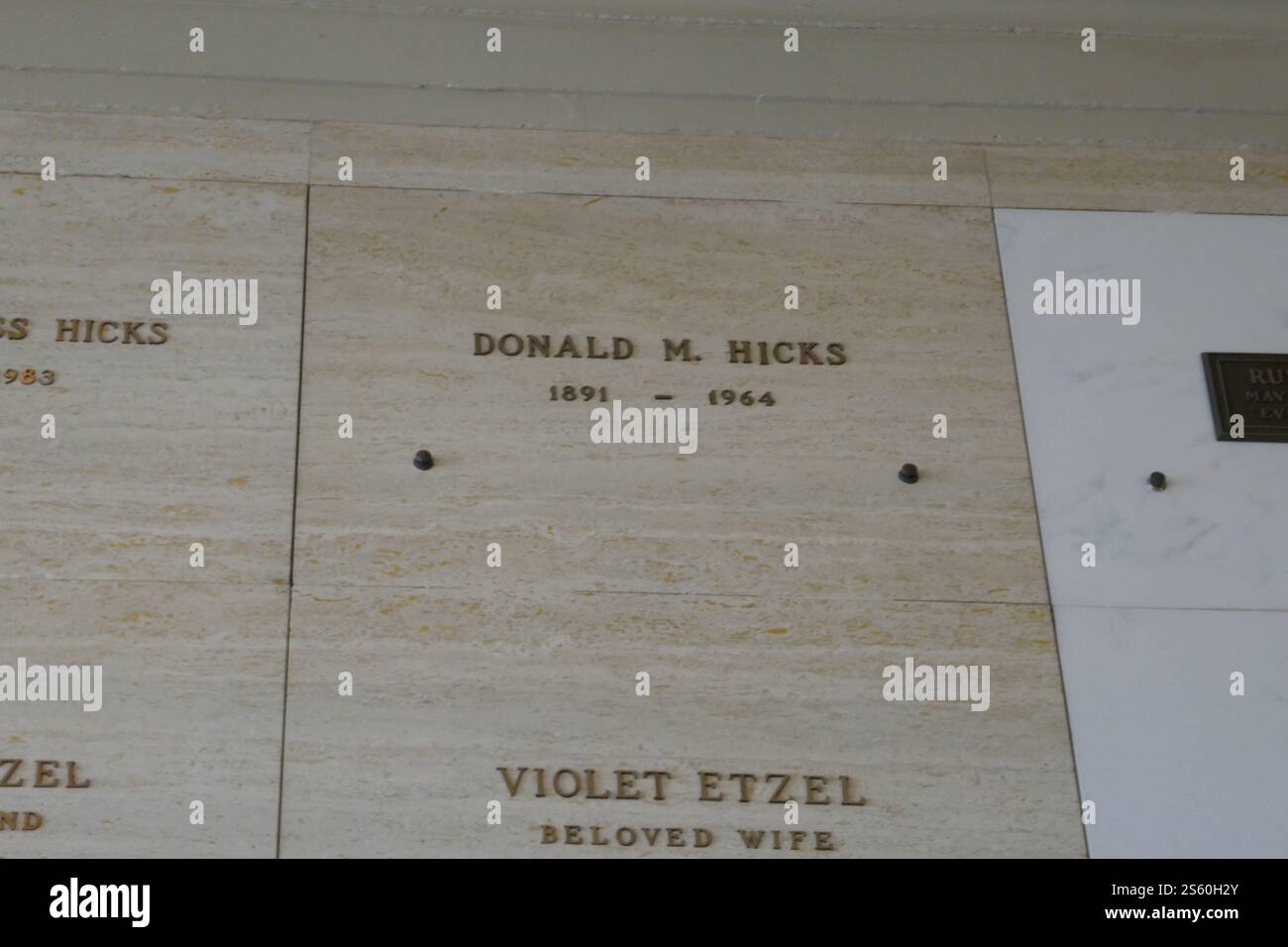 Glendale, California, USA 13th January 2025 Actor Don Hicks Grave in ...