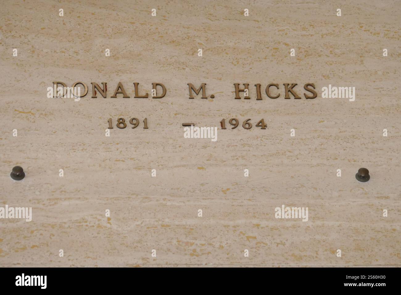 Glendale, California, USA 13th January 2025 Actor Don Hicks Grave in Court of Freedom, Freedom ...