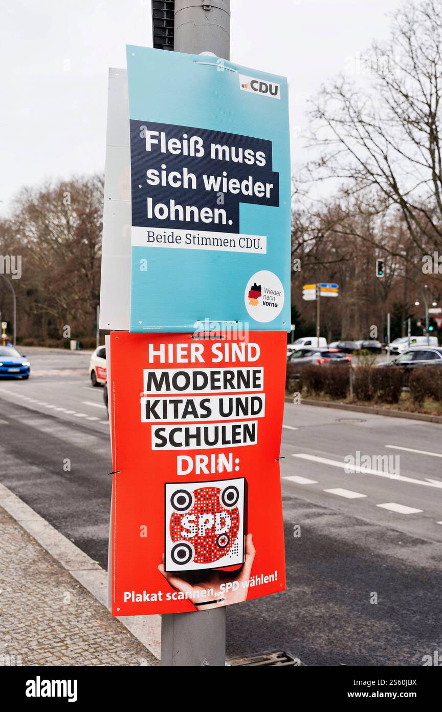 Wahlplakate zur Bundestagswahl mit Motiven von CDU und SPD. Berlin, 14. ...