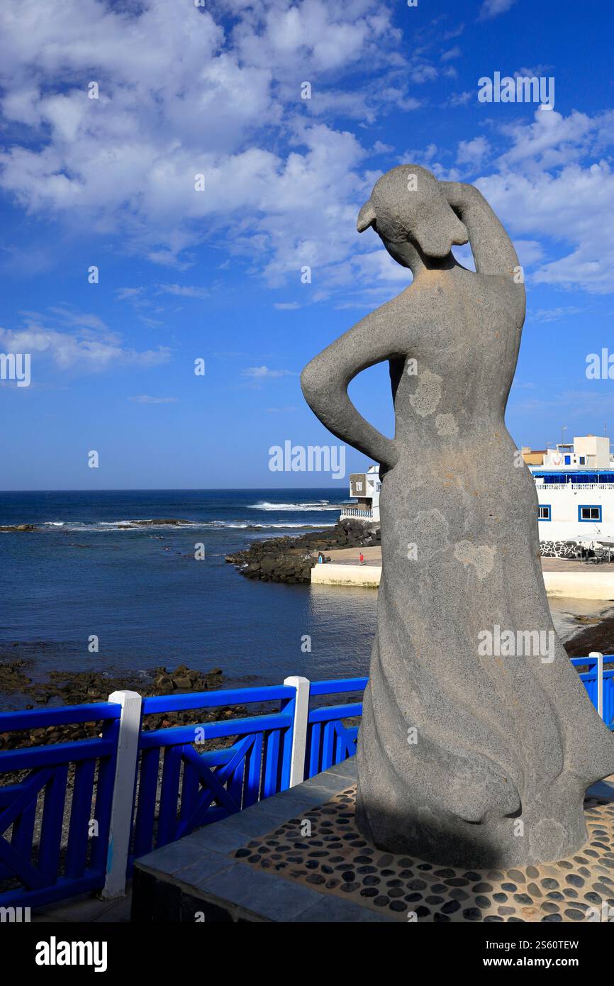 Monumento Al Pescador statue by Paco Curbel. El Cotillo, Fuerteventura ...