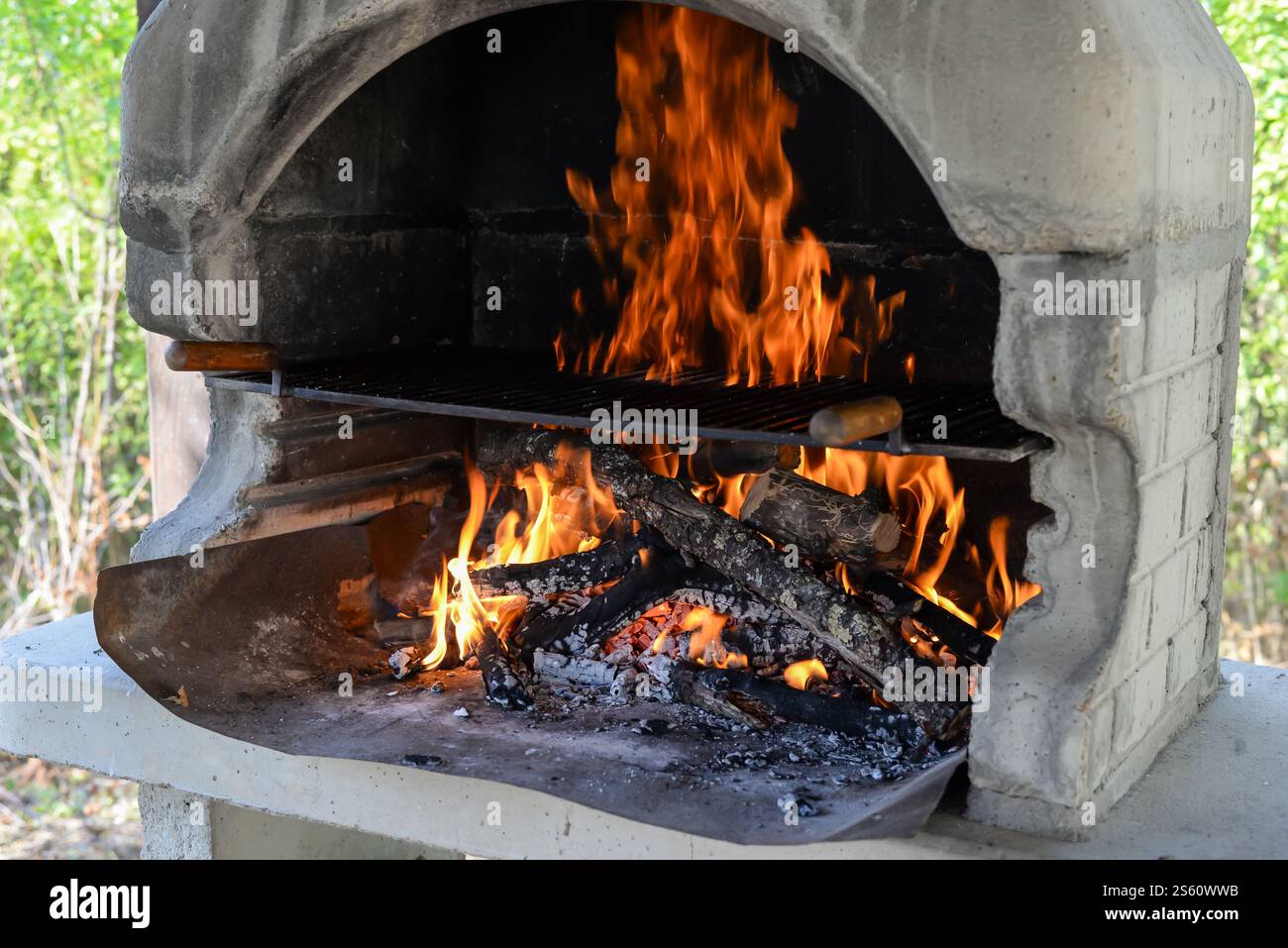 Barbecue grill with fire flames - Empty fire grid Stock Photo - Alamy
