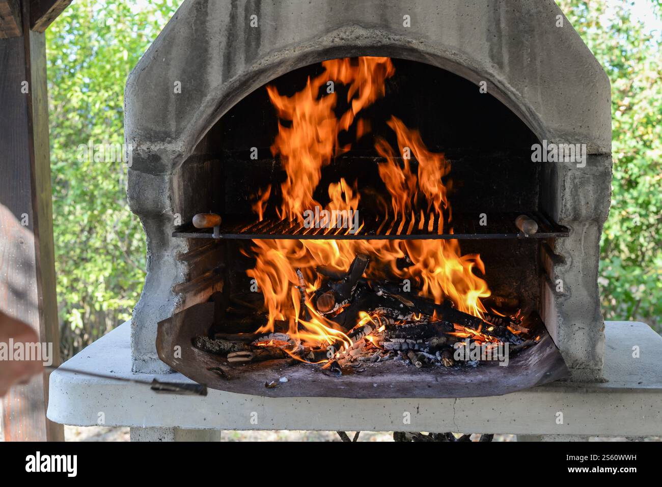 Barbecue grill with fire flames - Empty fire grid Stock Photo - Alamy