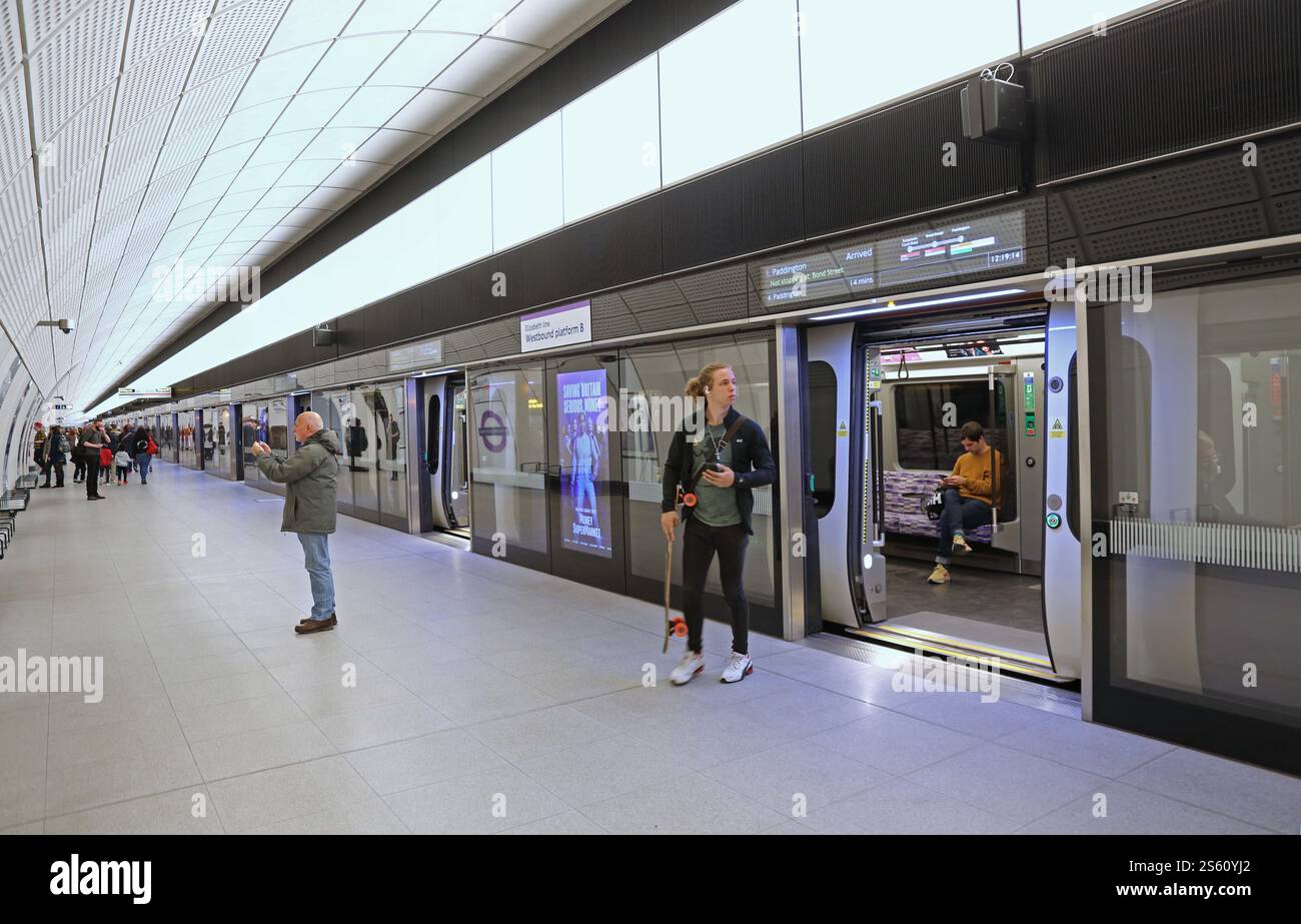 Underground train platform at the new Elizabeth Line station at ...