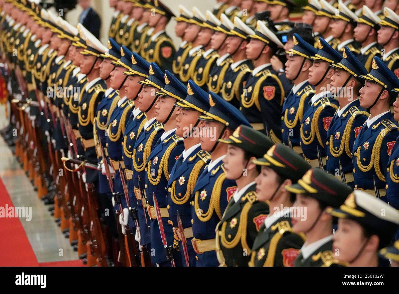 Chinese honor guards wait before the arrival ceremonies between Chinese ...