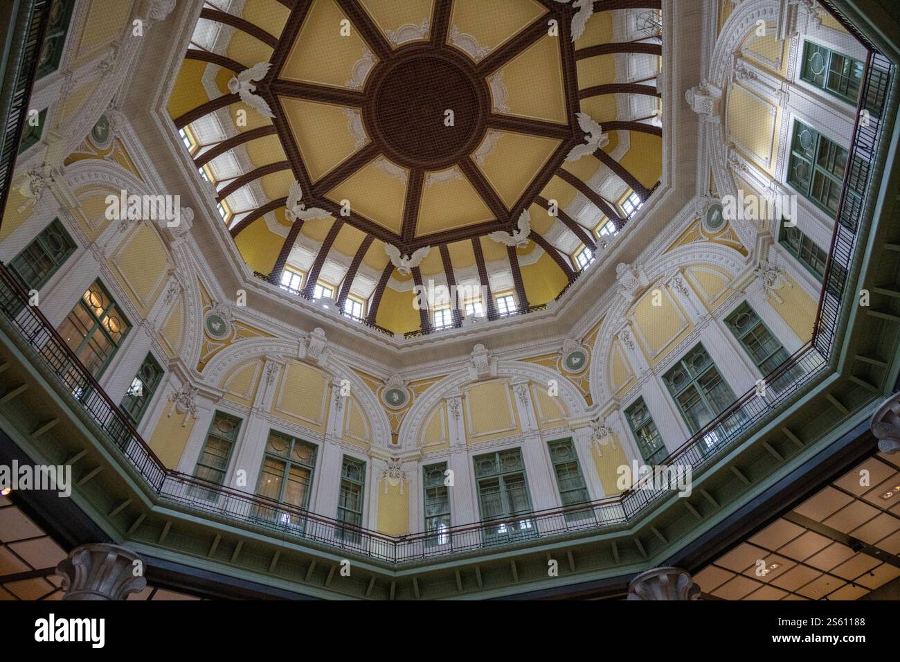 Tokyo Station Building Dome Inside, Tokyo, Japan Stock Photo - Alamy